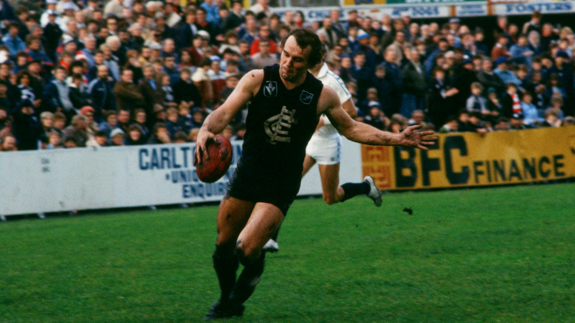 Round 9, 1980: 'Bomba' boots six, Blues knock Bombers over on SCG