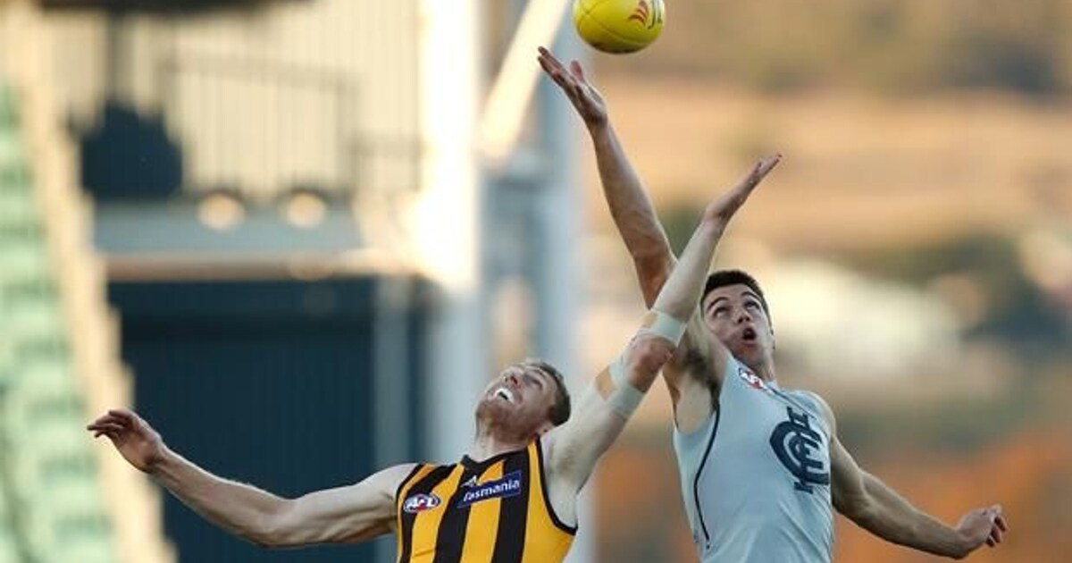 Locker room history looms for Levi