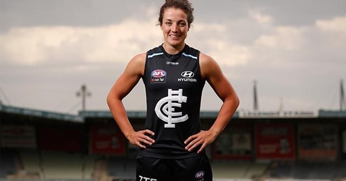 Harrington kicking goals off the field