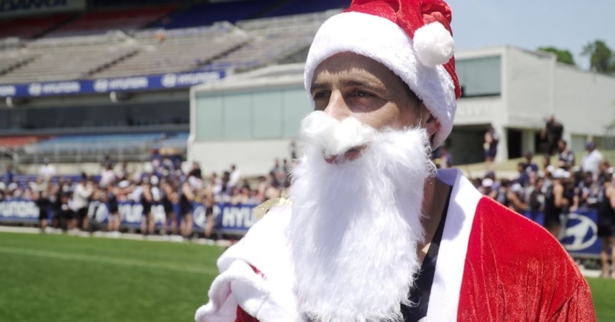 Santa Curnow delivers the goods