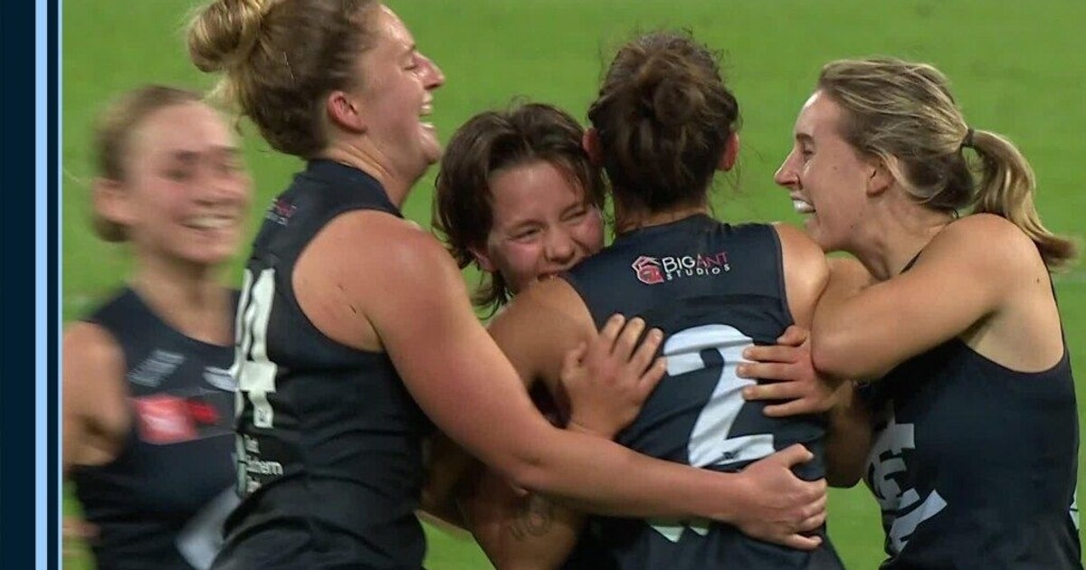 AFLW R9 | Poppy pops through first AFLW goal and gets swarmed