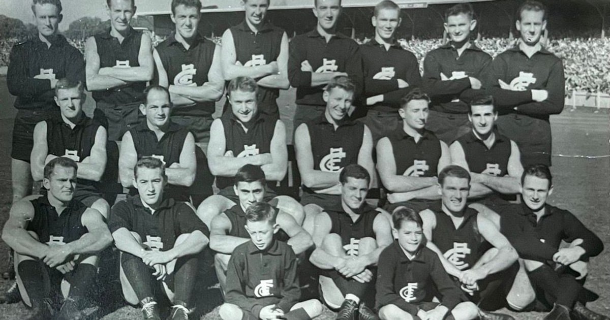 Anthony gifts special postcard to Carlton with love